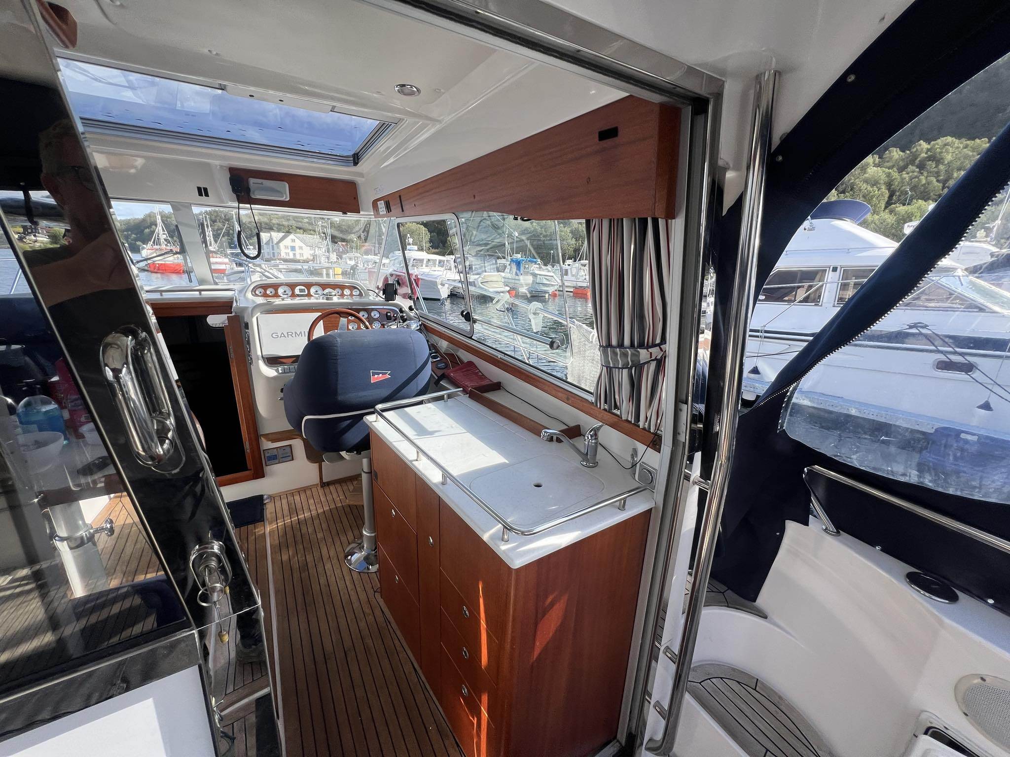 Explore a Scandinavian bestseller, the Nimbus Nova 35 HT – Skippern Yachts